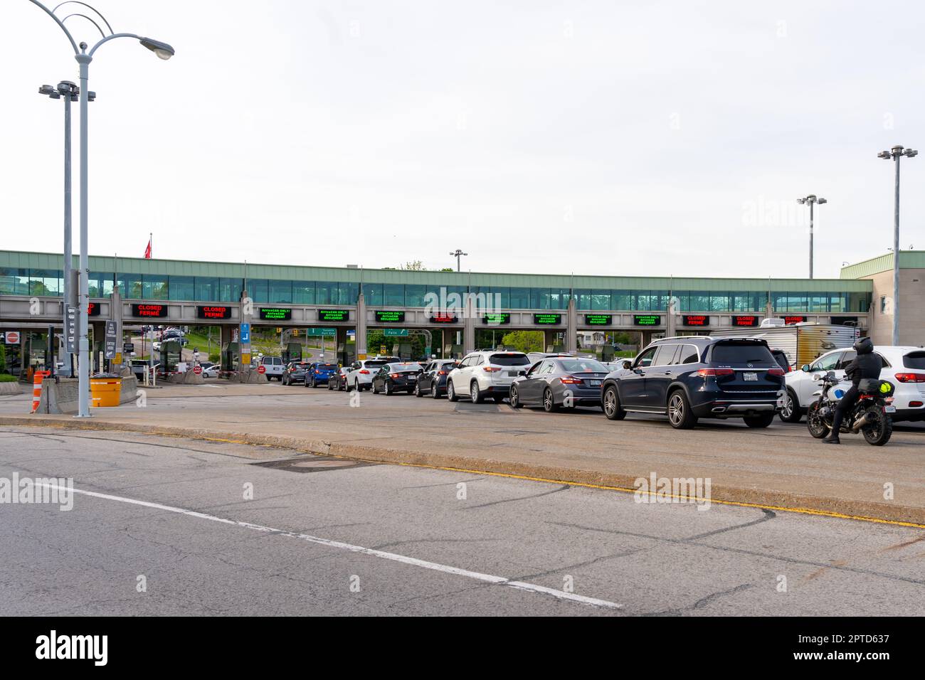 New border crossing bridge hi-res stock photography and images - Alamy