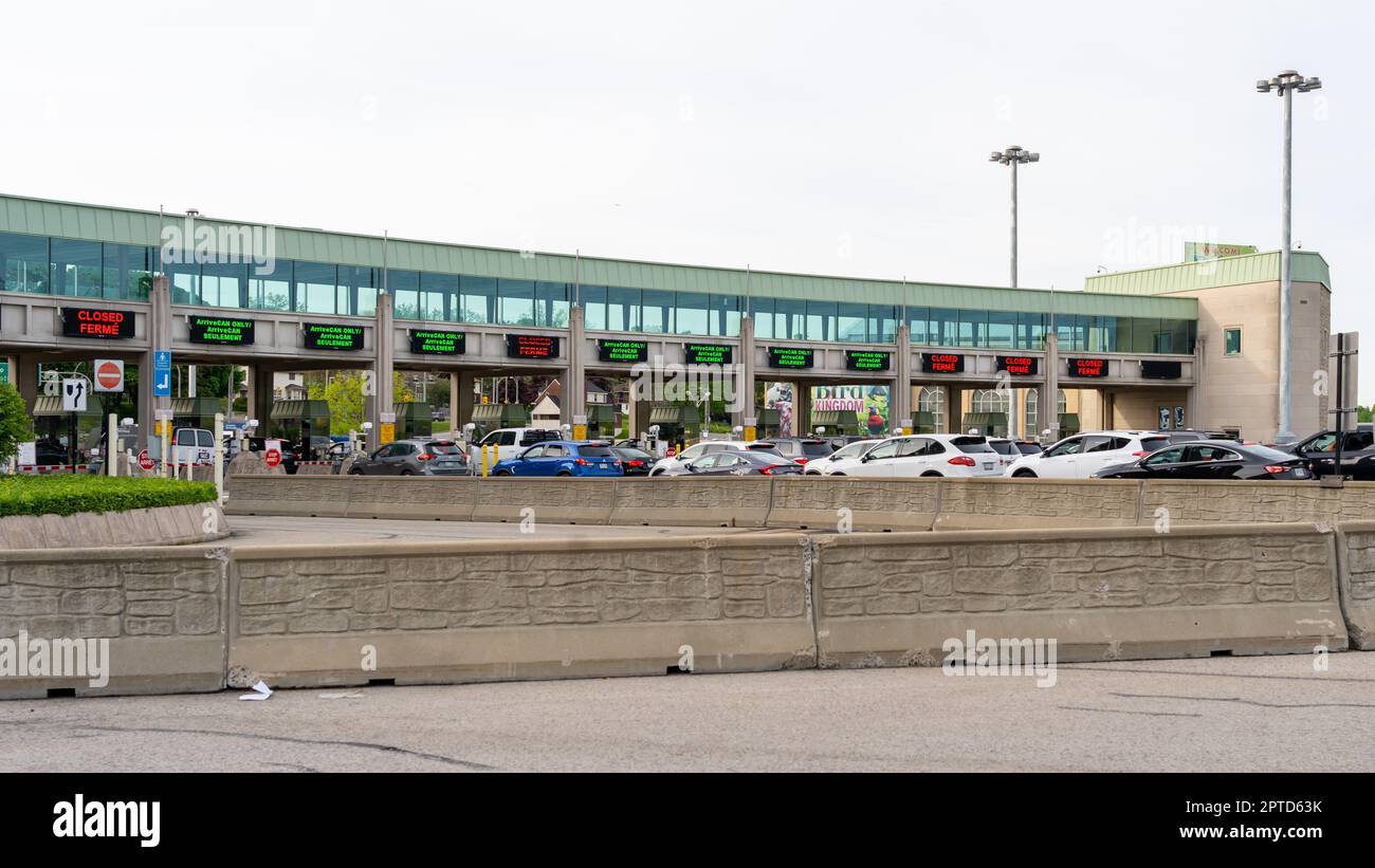 New border crossing bridge hi-res stock photography and images - Alamy