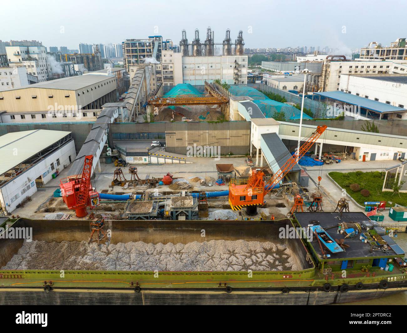 000 ton ship hi-res stock photography and images - Alamy