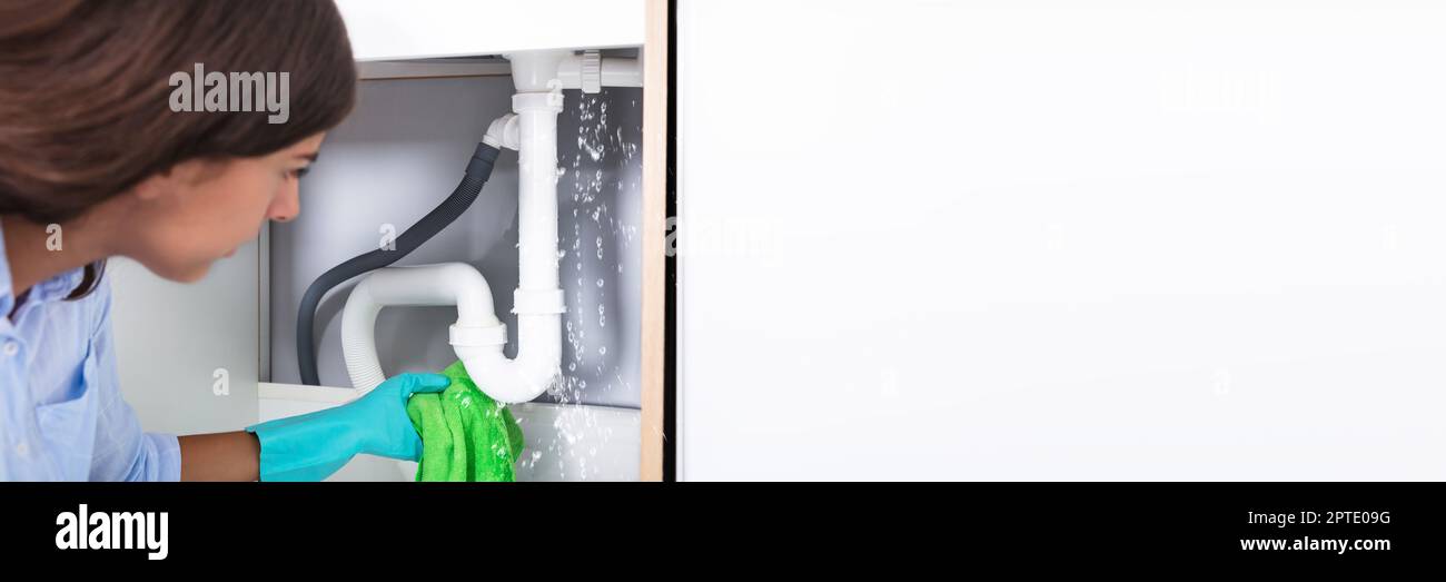 Broken kitchen sink hi-res stock photography and images - Alamy