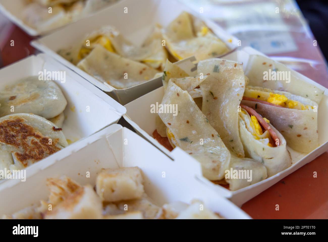 Taiwanese omelette in breakfast store in Taiwan Stock Photo - Alamy