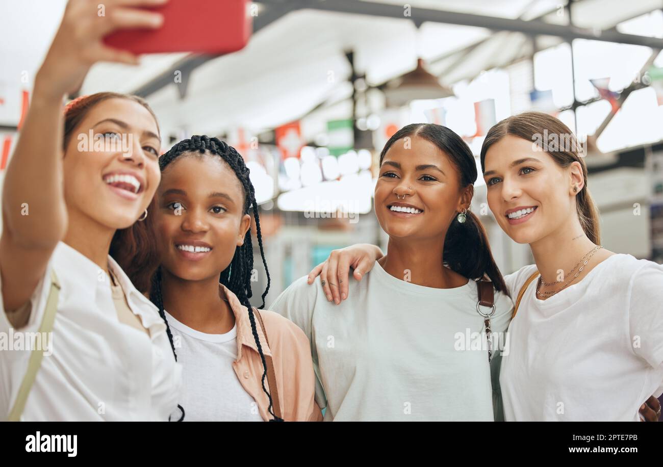 Students teens relax hi-res stock photography and images - Alamy