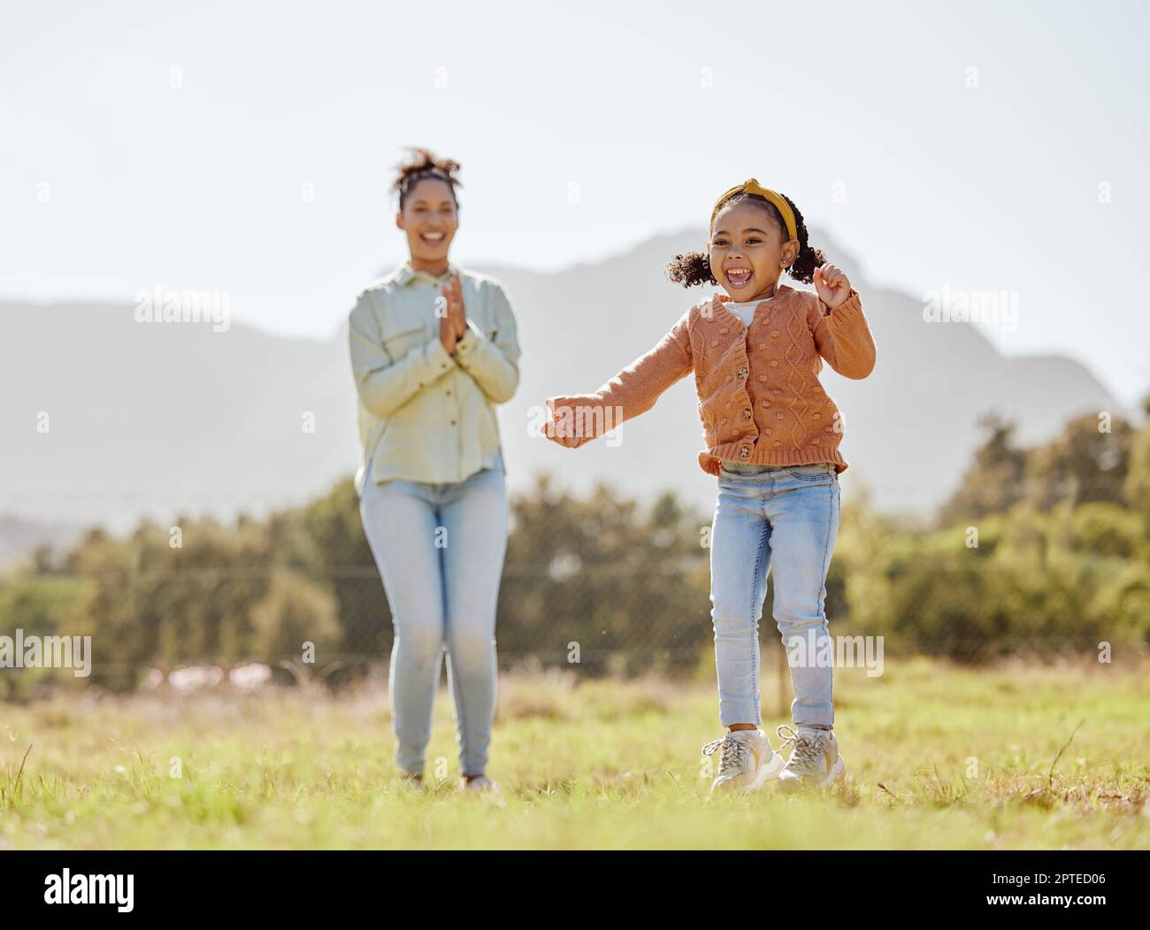 Hand clap game hi-res stock photography and images - Alamy