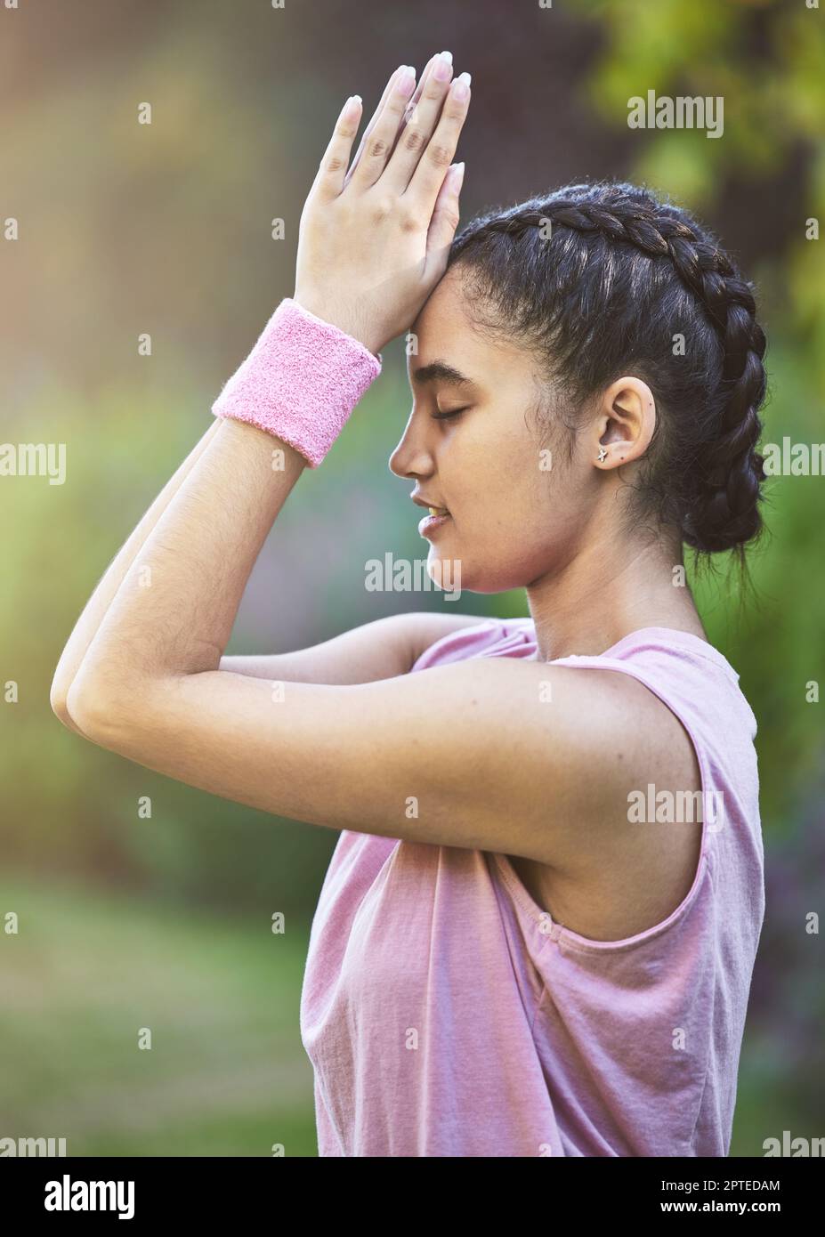 Female yogi hi-res stock photography and images - Alamy