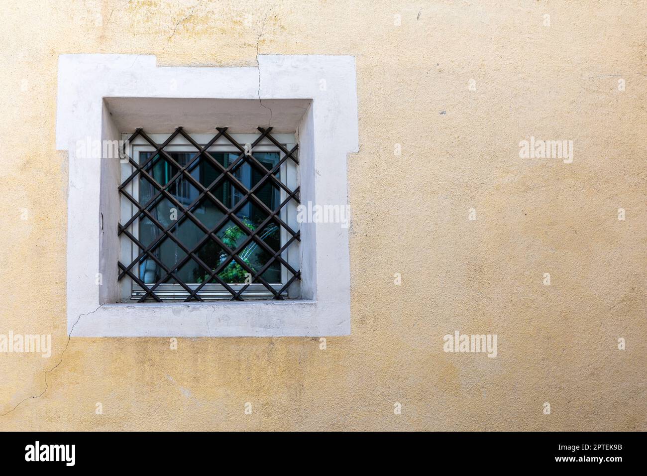 windows in the facades of beautiful houses Stock Photo - Alamy