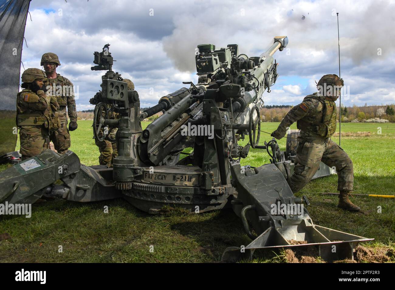 Artillery forward deployment hi-res stock photography and images - Alamy