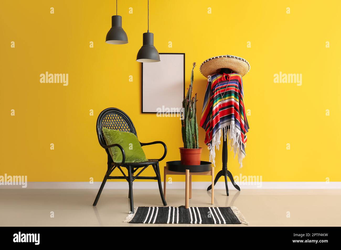 Mexican table clothes hi-res stock photography and images - Alamy