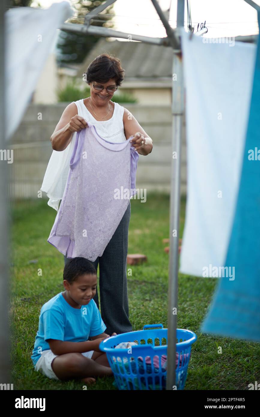 Kids helping laundry hi-res stock photography and images - Alamy