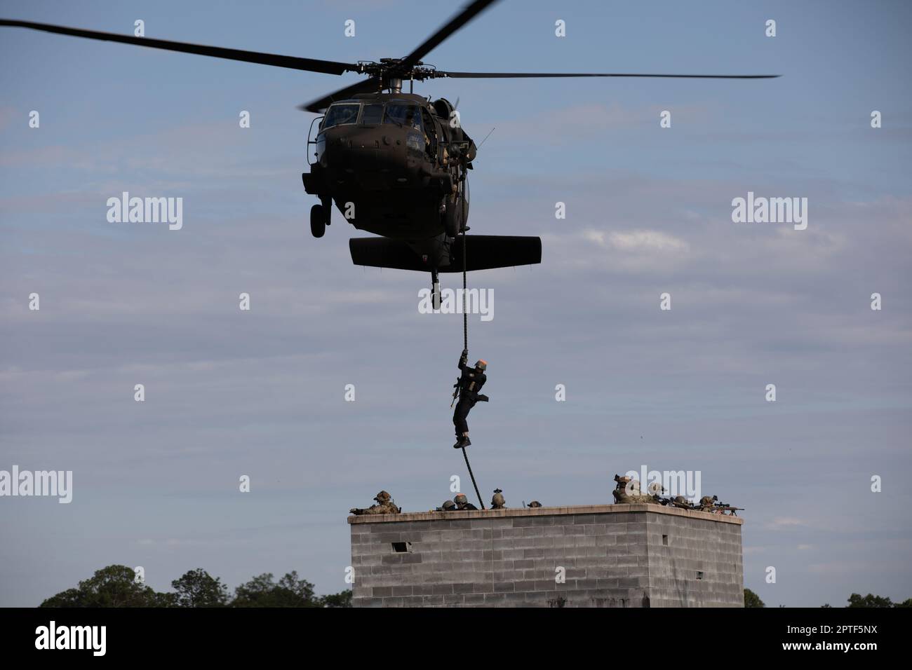 Soldiers in the Armed Forces of the Republic of Uzbekistan alongside ...