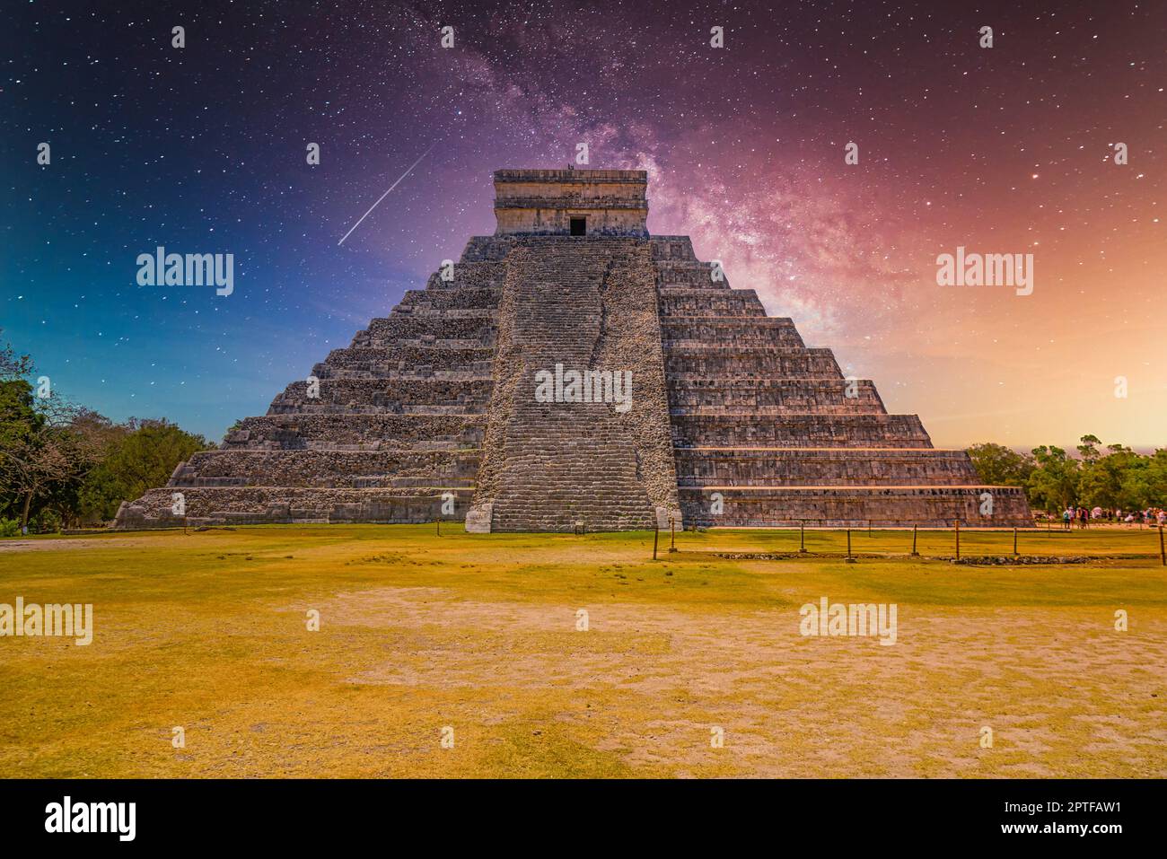 Temple Pyramid of Kukulcan El Castillo, Chichen Itza, Yucatan, Mexico ...
