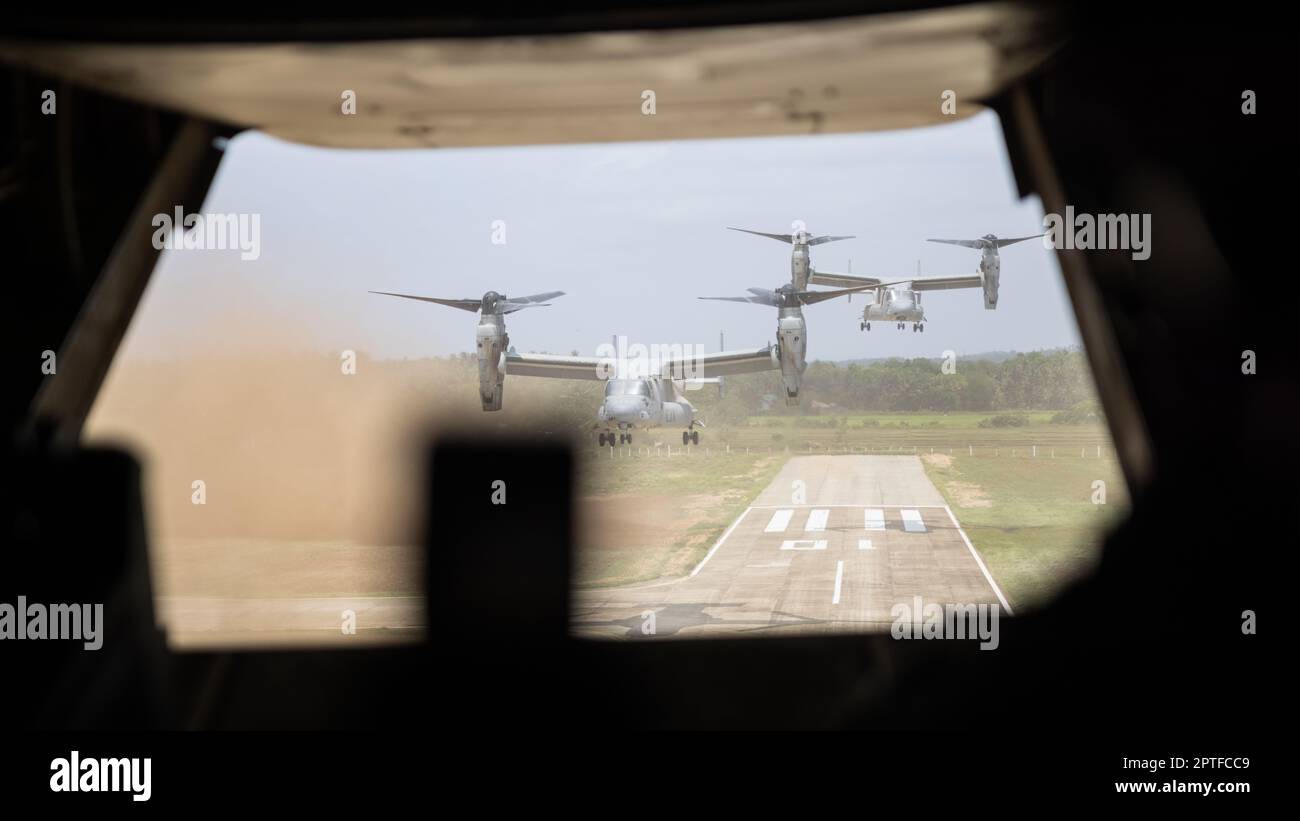 U.S. Marines with 3d Littoral Combat Team, 3d Marine Littoral Regiment ...