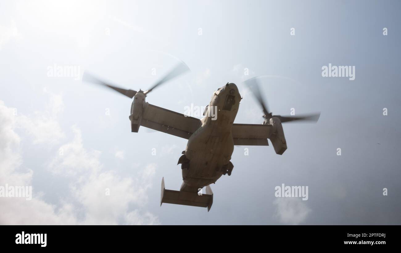 A U.S. Marine Corps MV-22B Osprey, assigned to Marine Medium Tiltrotor ...