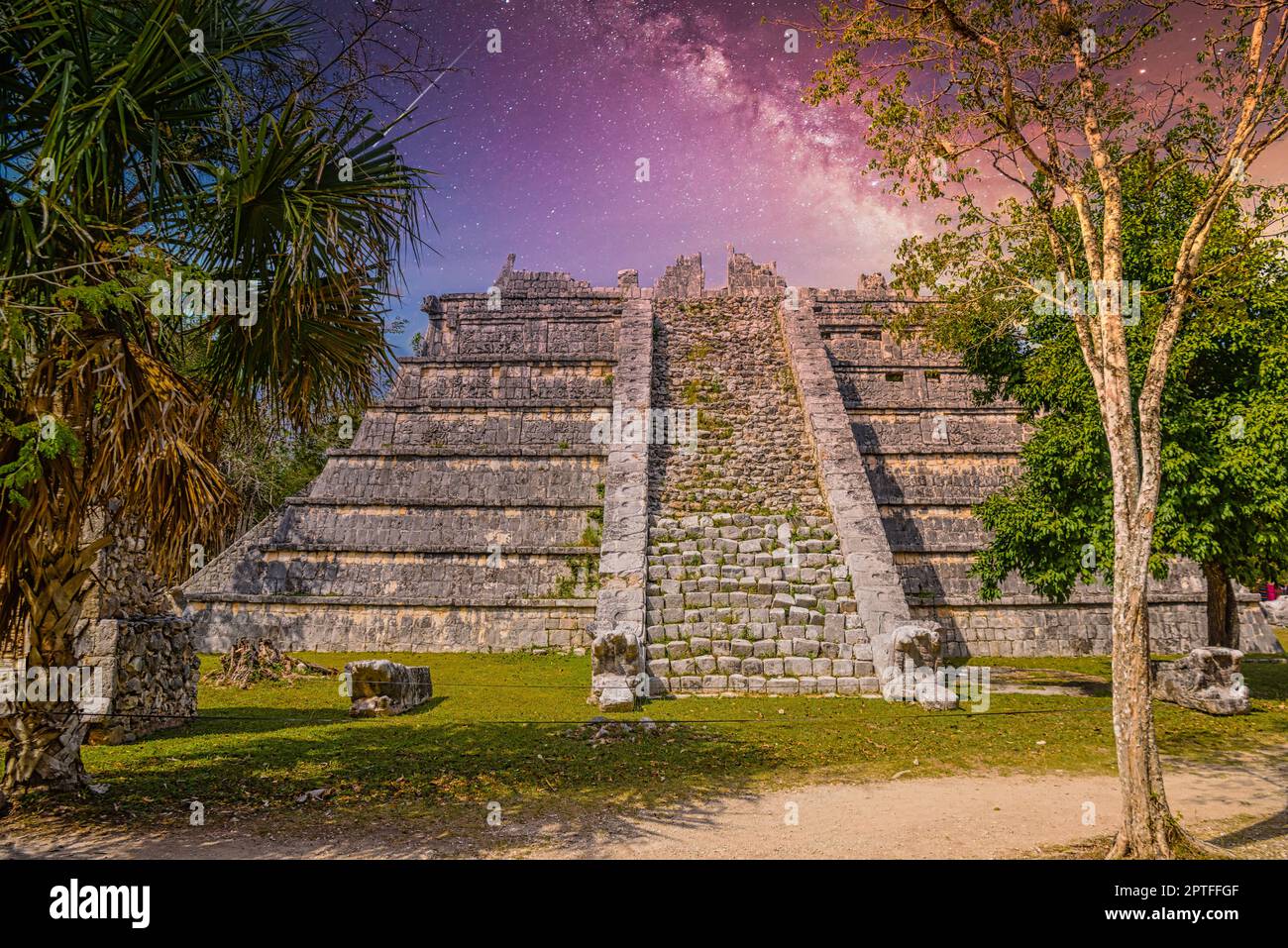 Ruins of El Osario pyramid, Chichen Itza, Yucatan, Mexico, Maya ...