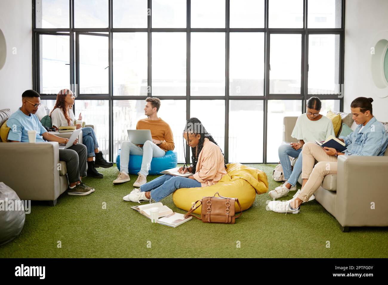 University workspace hi-res stock photography and images - Alamy