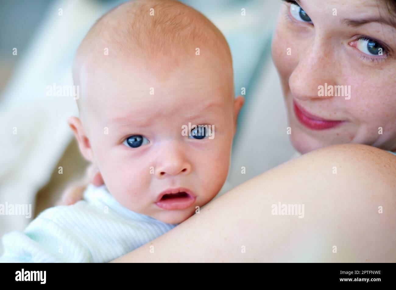 Infant toddler looking over shoulder hi-res stock photography and ...