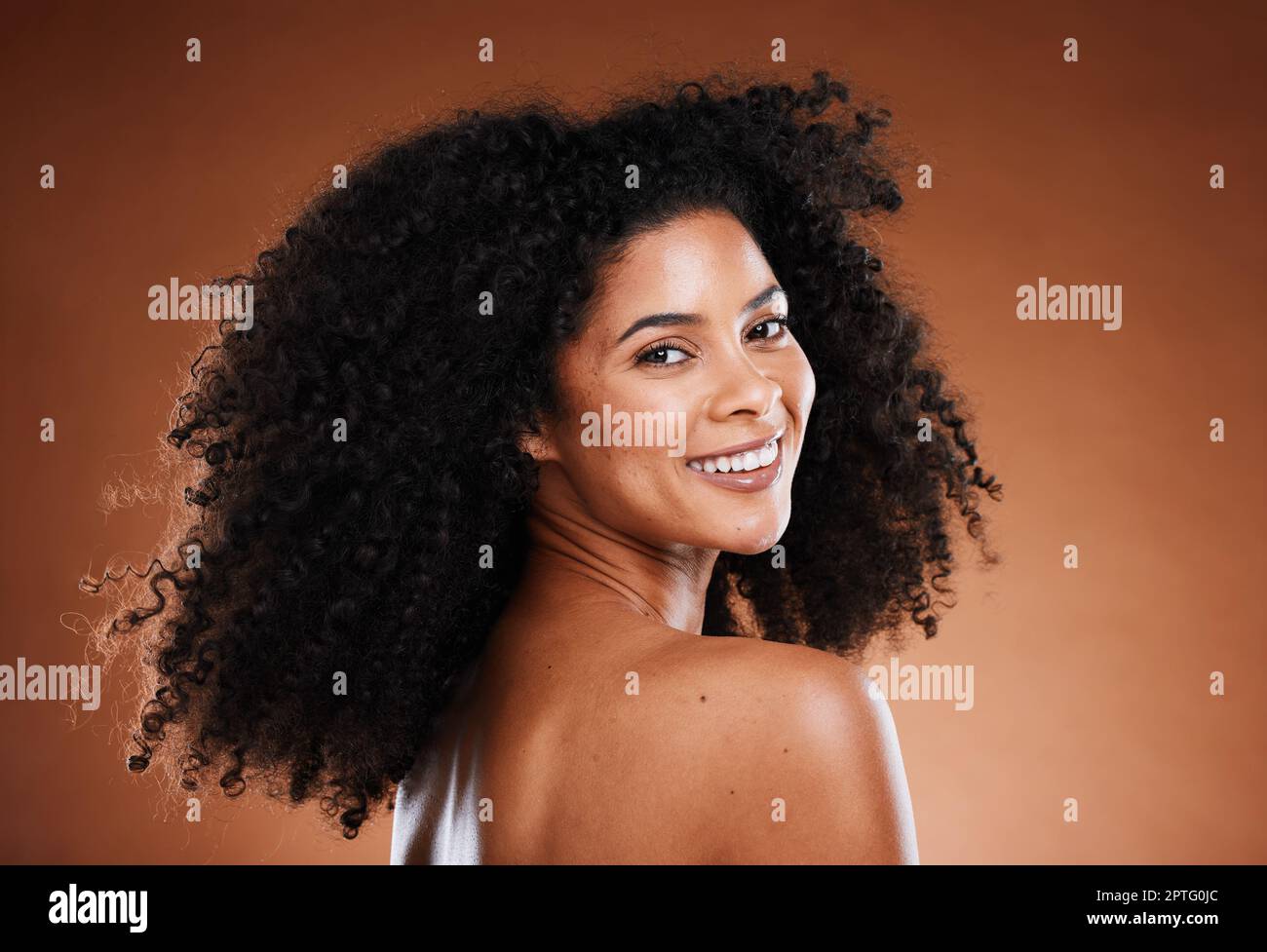 Curly hair black woman hi-res stock photography and images - Alamy