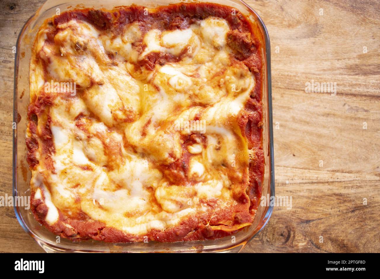 a glass baking dish of freshly baked lasagna Stock Photo - Alamy