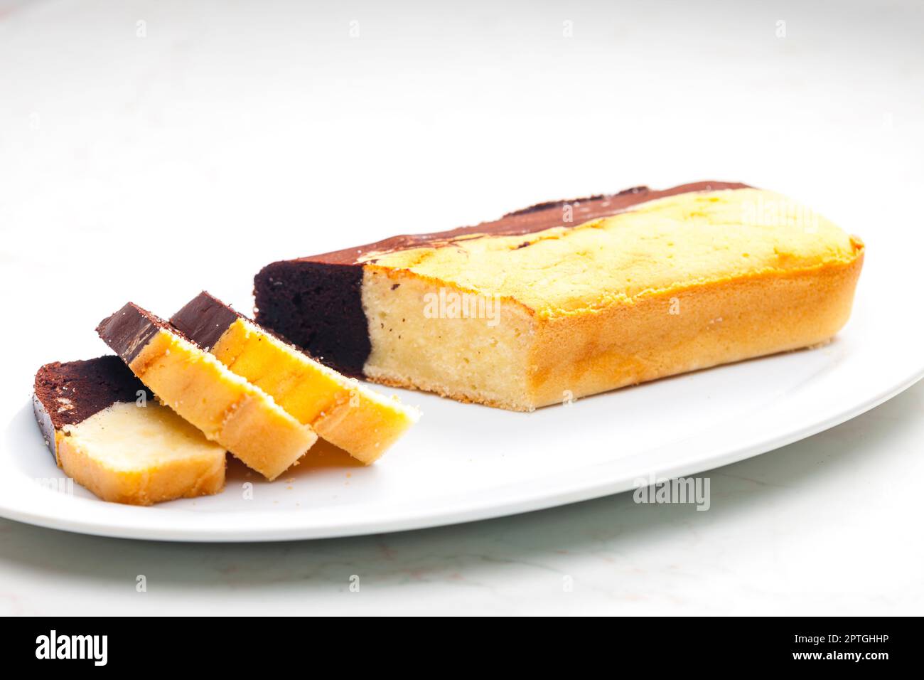 Two coloured sponge cake hi-res stock photography and images - Alamy