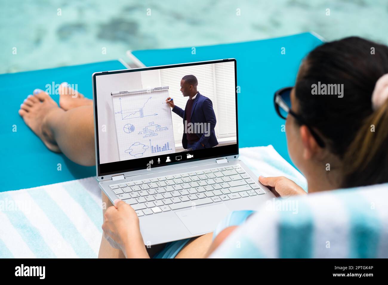 Virtual Online Training Program With Coach On Vacation Stock Photo - Alamy