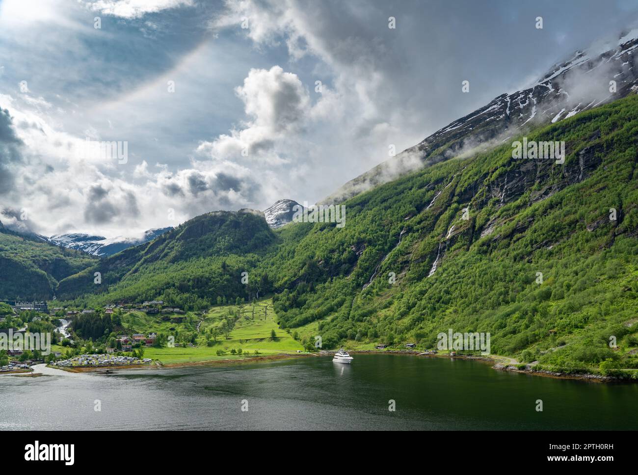 Village houses in geiranger hi-res stock photography and images - Alamy