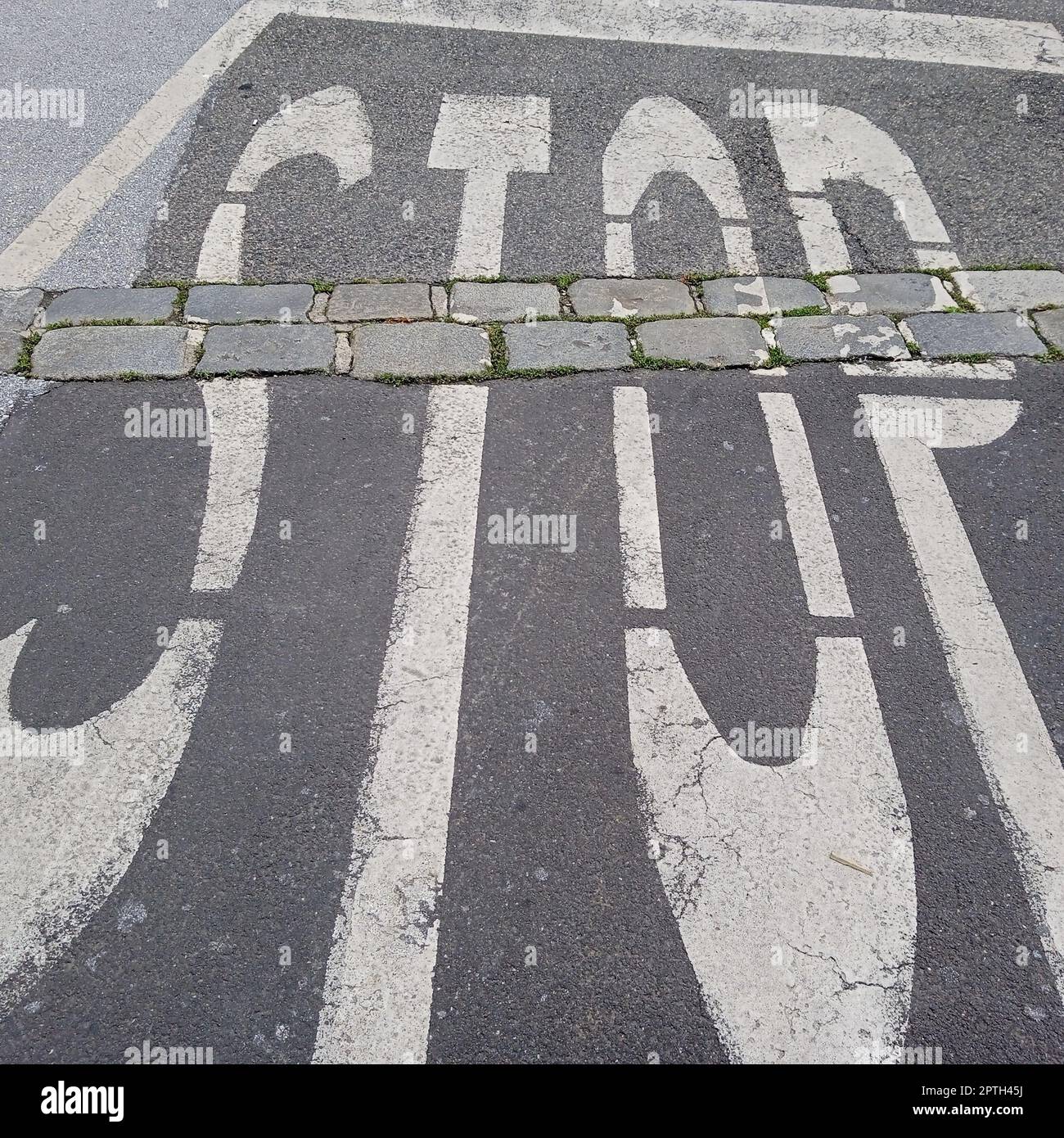 Signs and signaling hi-res stock photography and images - Alamy