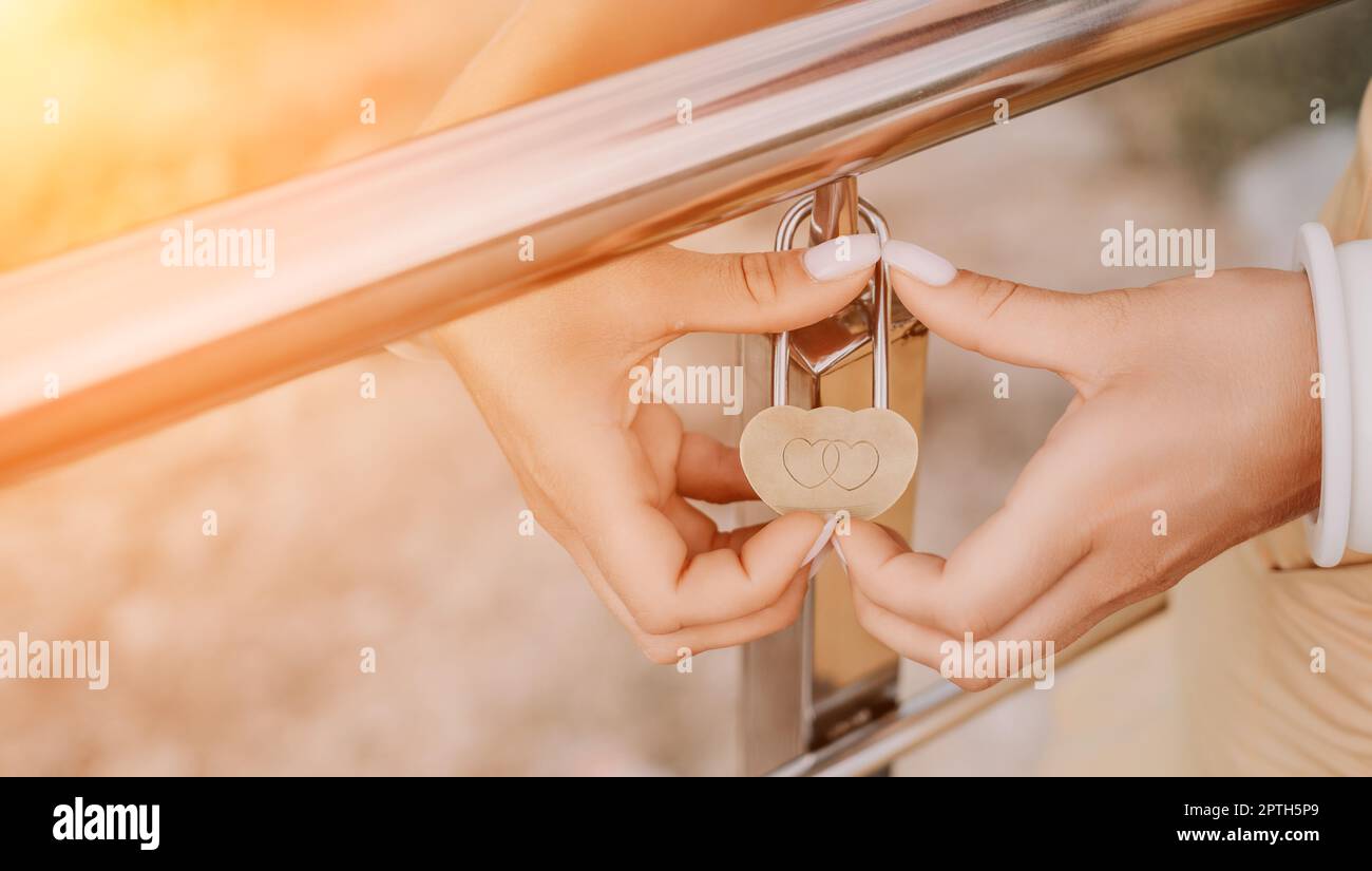 Couple bridge heart by hand hi-res stock photography and images - Alamy