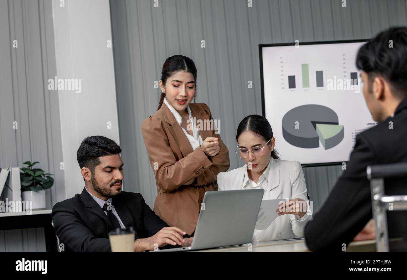 Supervisor employees hi-res stock photography and images - Alamy