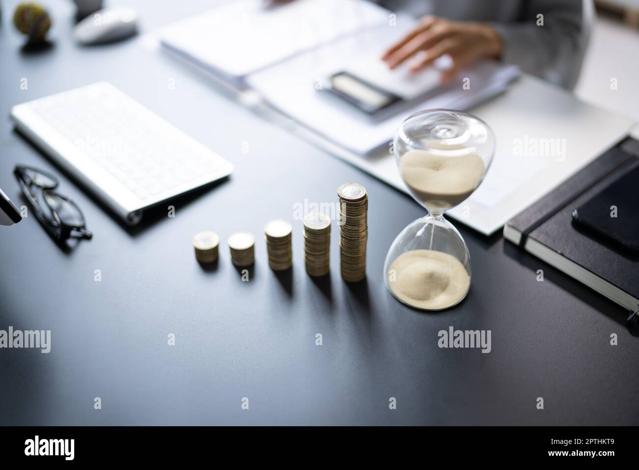 Increasing Money Coin Stack Concept. Hourglass And Time Stock Photo - Alamy