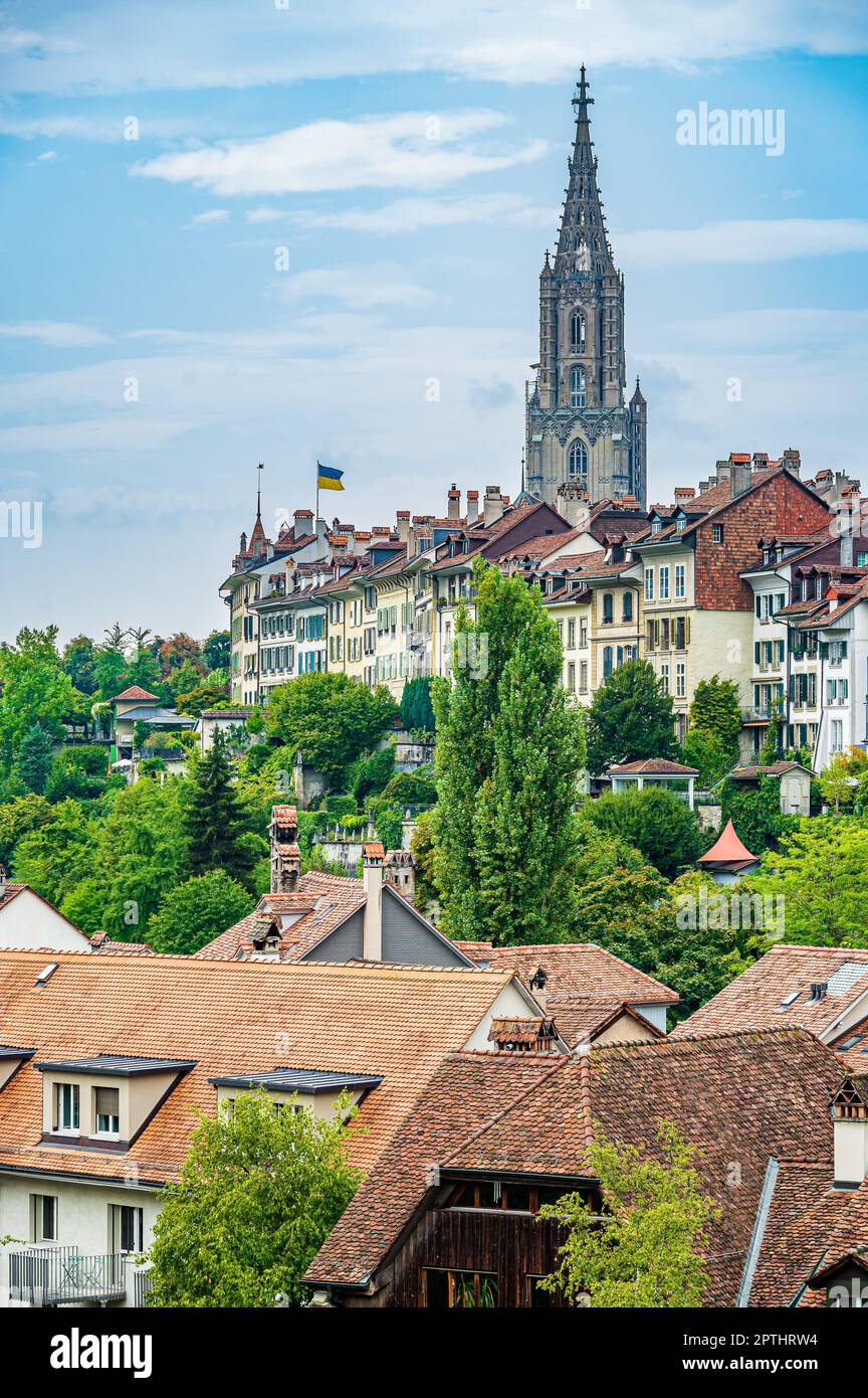View over the old town of Bern and river Aar, capital of Switzerland ...