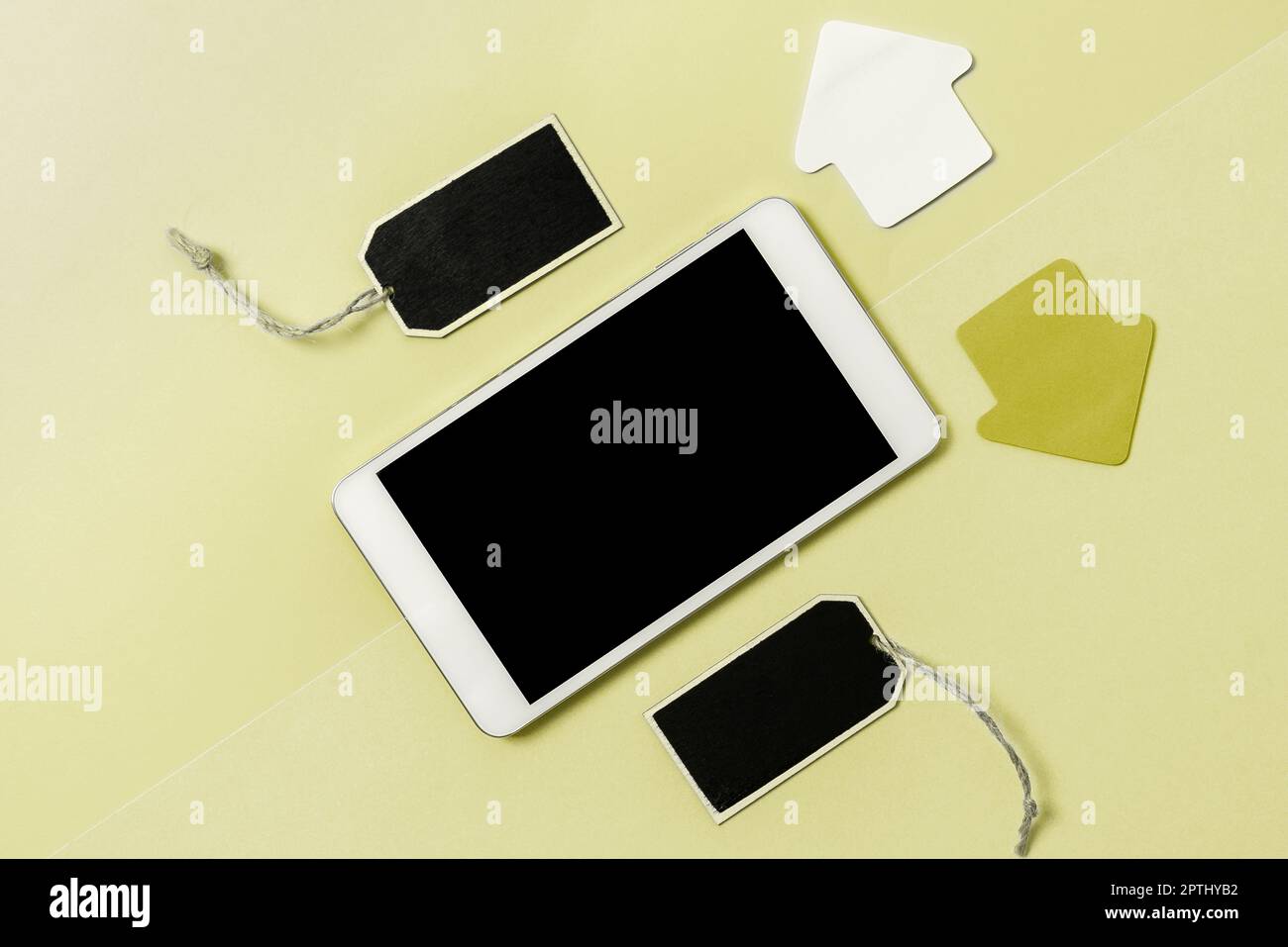 Mobile Phone Screen With Important Message On Desk Stock Photo - Alamy