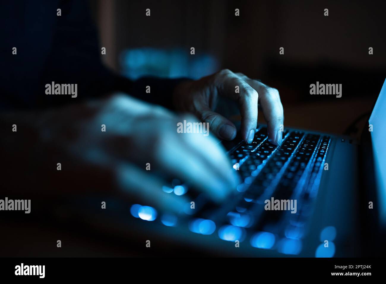 Businesswoman Typing Recent Updates On Lap Top Keyboard On Desk Stock ...