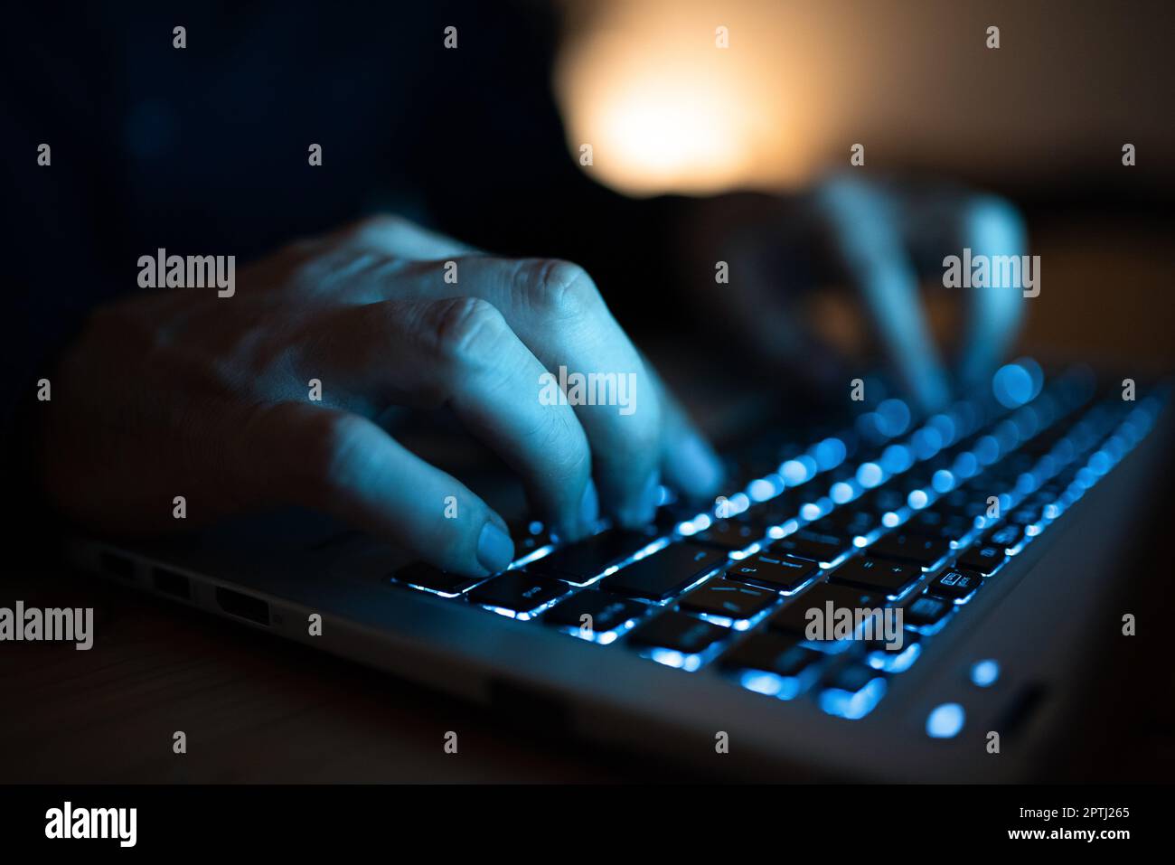 Businesswoman Typing Recent Updates On Lap Top Keyboard On Desk Stock ...