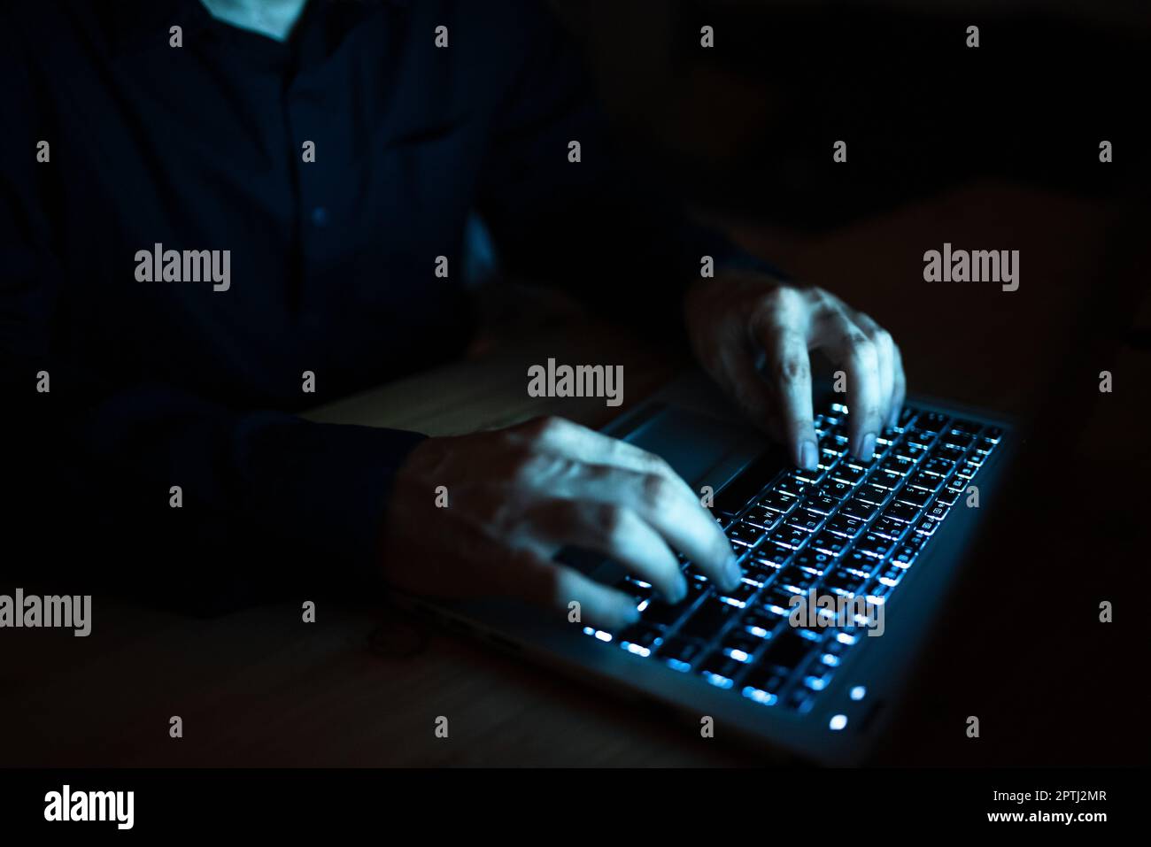 Businesswoman Typing Recent Updates On Lap Top Keyboard On Desk Stock ...