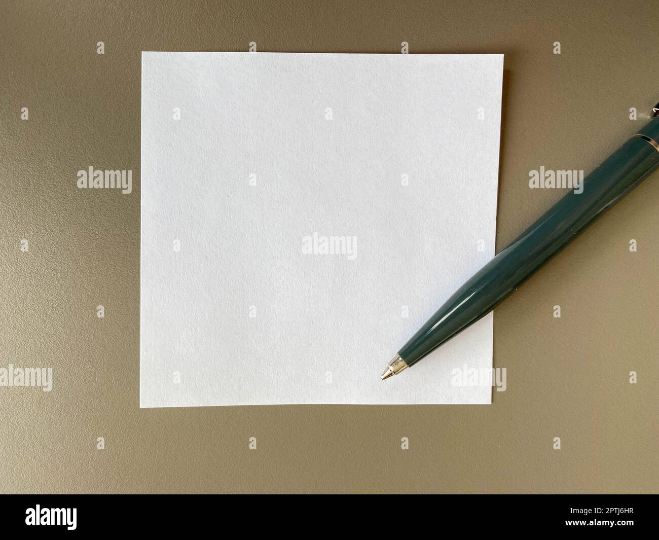 Small square pieces of paper for notes and notes on the office desk and ...