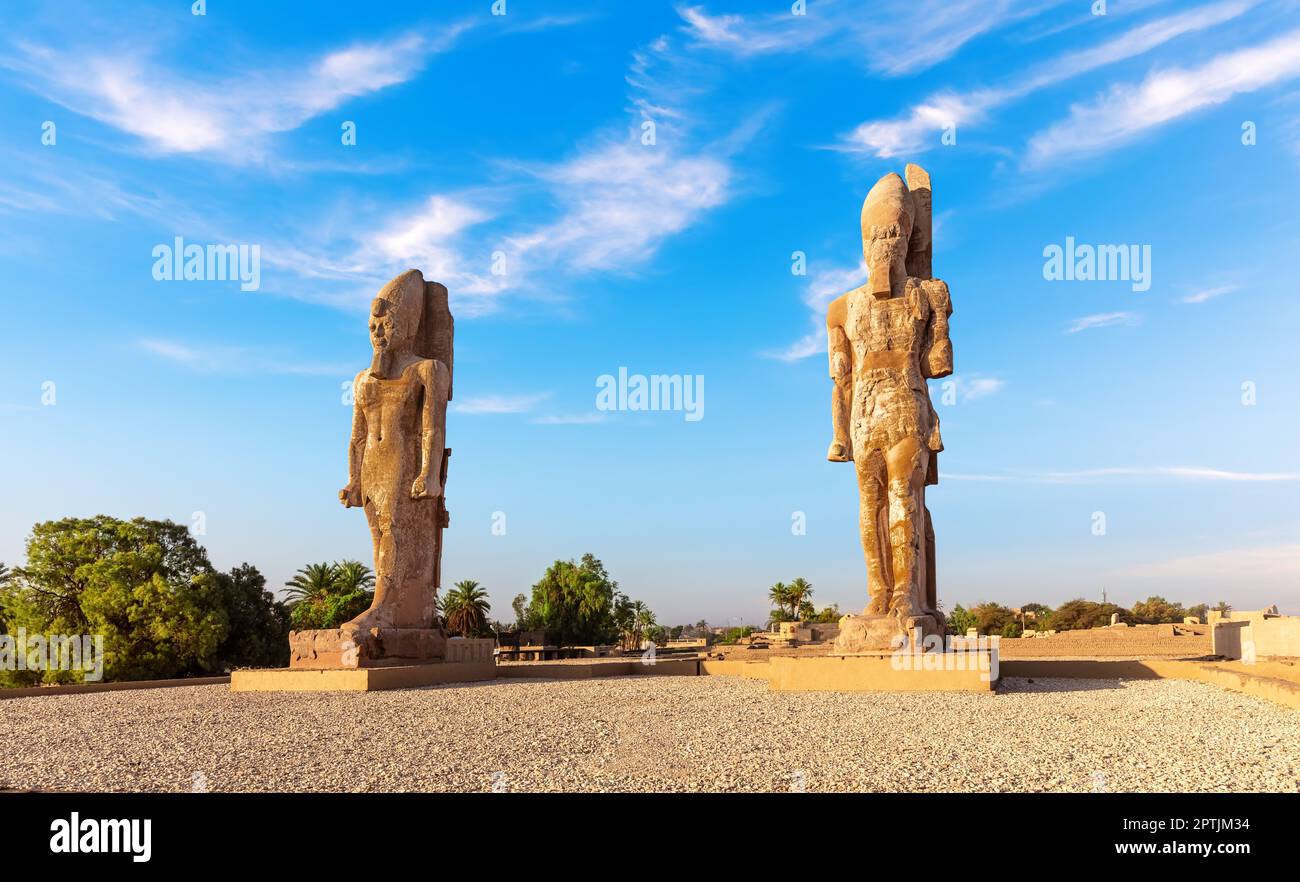 Colossal statues mortuary temple hi-res stock photography and images ...