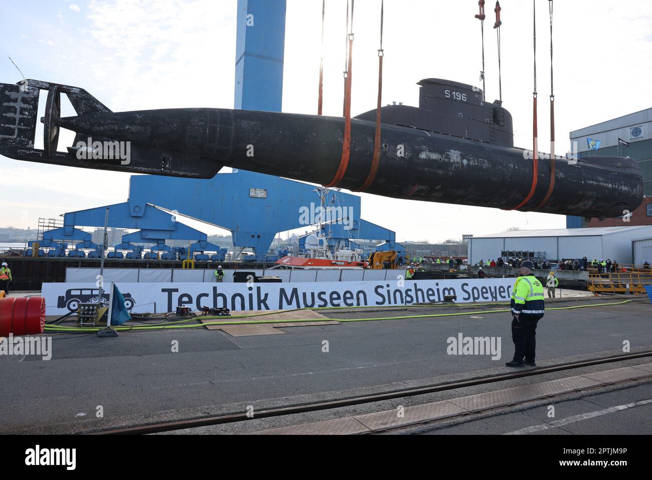 Kiel, Germany. 28th Apr, 2023. The submarine U17 is loaded onto a ...