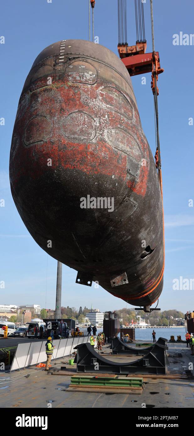 Kiel, Germany. 28th Apr, 2023. The submarine U17 is loaded onto a ...