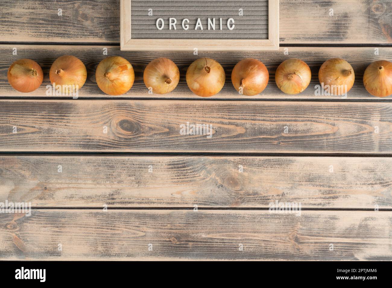 Food composition of onion bulbs, chilly pepper, apples and tomatoes ...