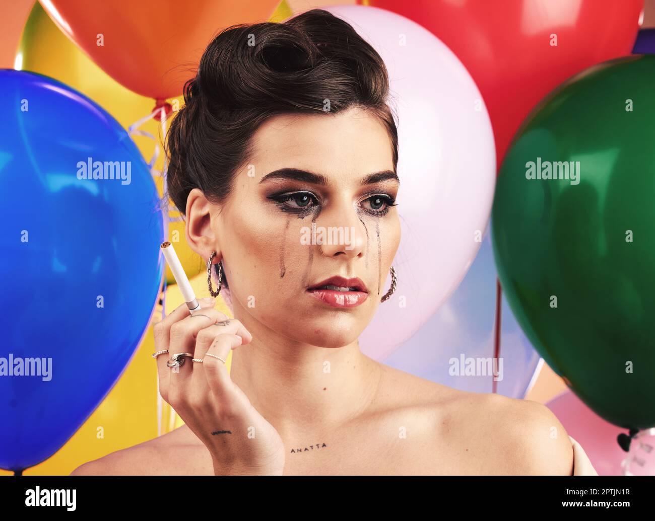 Girl smoking cry hi-res stock photography and images - Alamy