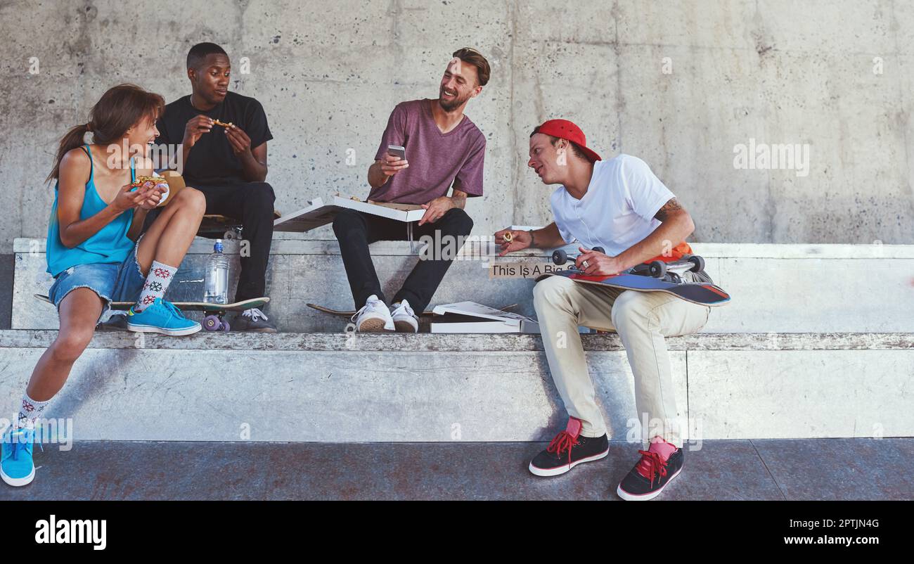 Woman pizza chill hi-res stock photography and images - Alamy