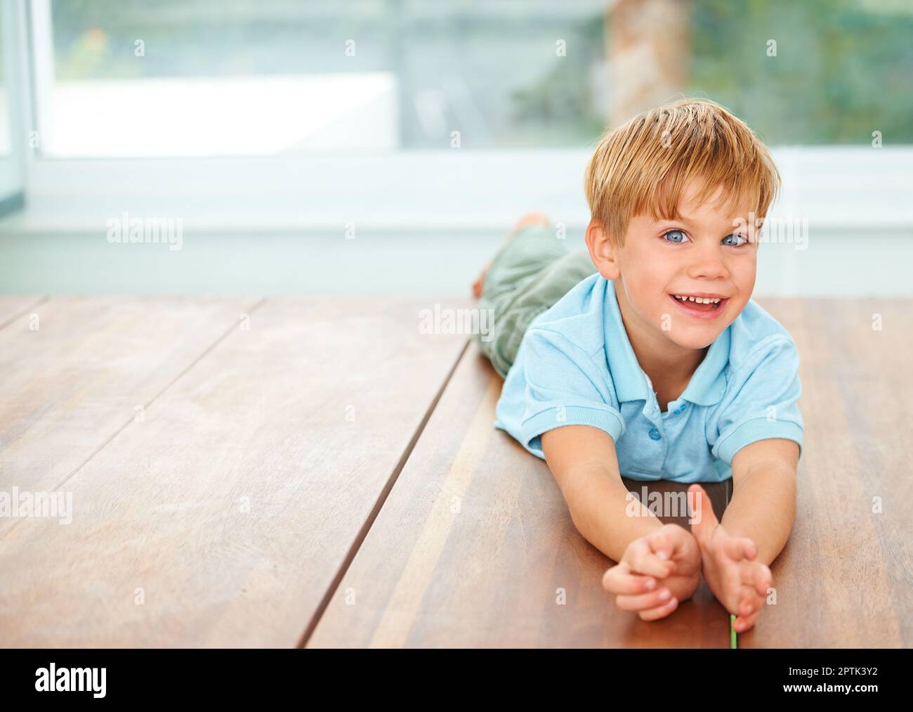 Dinner on the floor with the kids hi-res stock photography and images - Alamy