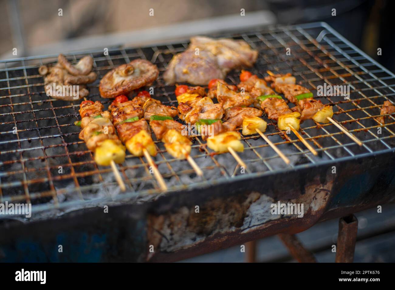 Burnt roast dinner hi-res stock photography and images - Alamy