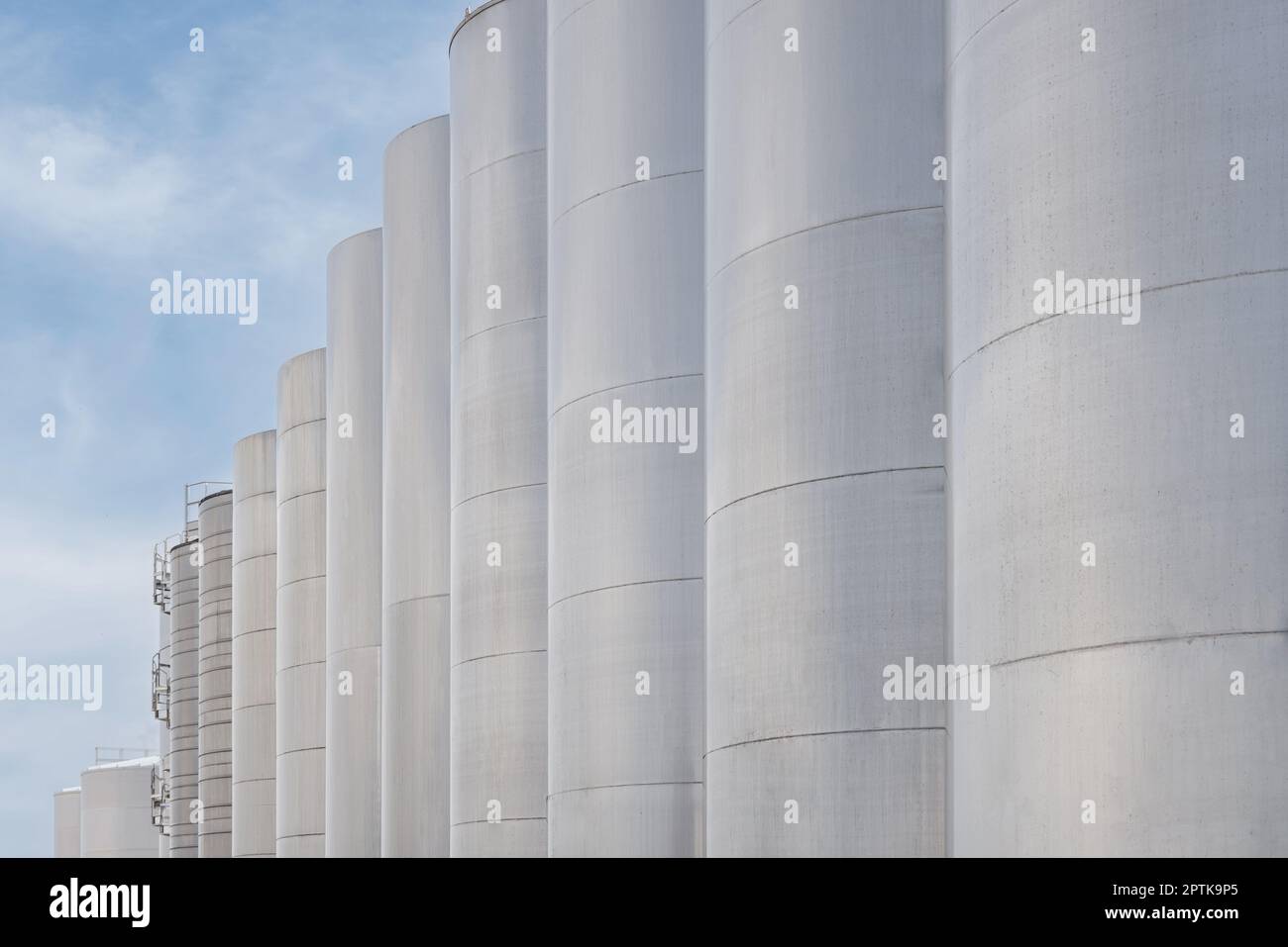 Silos of a brewery hi-res stock photography and images - Alamy