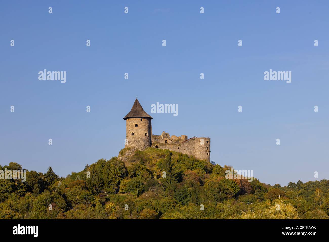 Somoska castle on Slovakia Hungarian border Stock Photo - Alamy