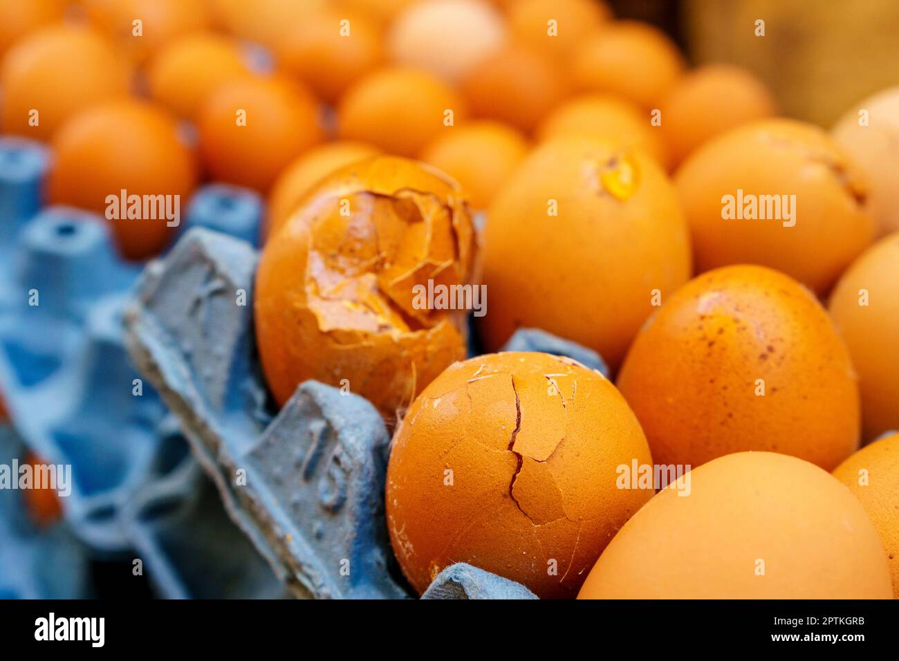 Broken egg box hi-res stock photography and images - Alamy
