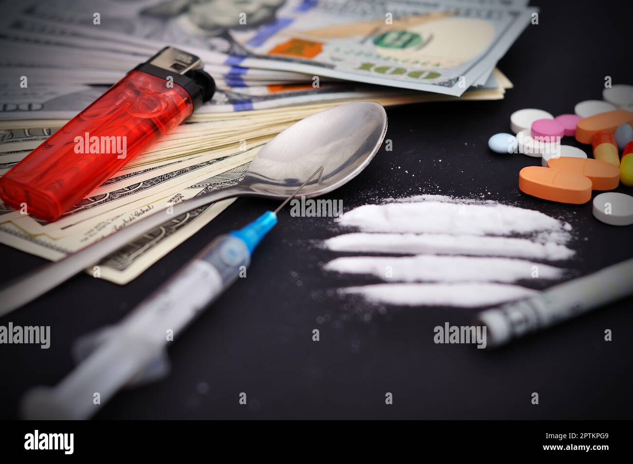 Syringe, cocaine and dollars on a black background Stock Photo - Alamy
