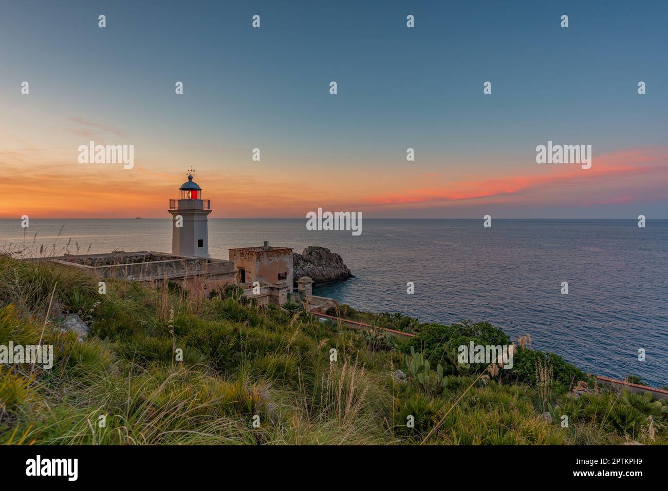 Sicilian coasts lighthouses hi-res stock photography and images - Alamy
