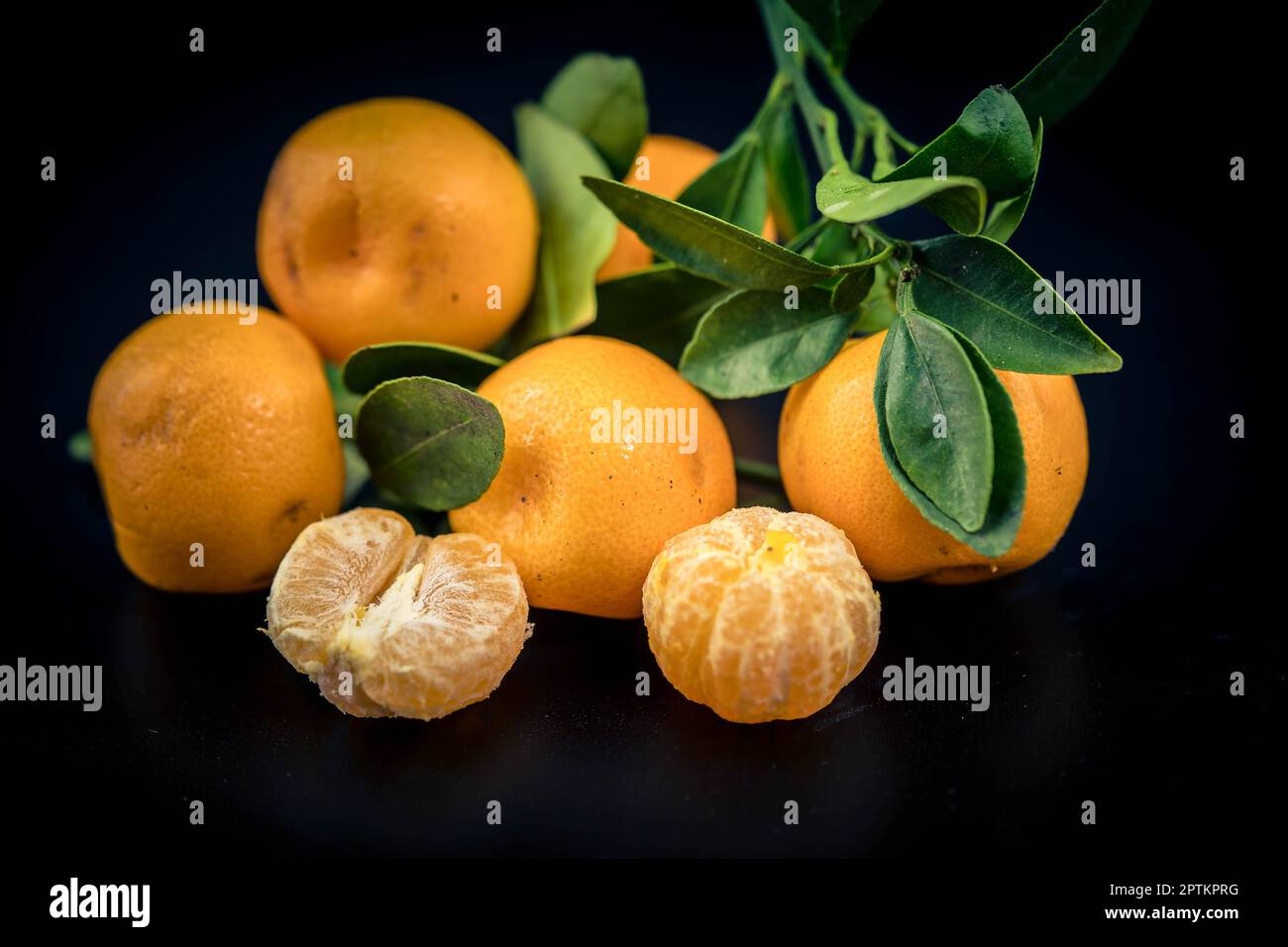 Mandarin chinese orange tangerine small hi-res stock photography and ...