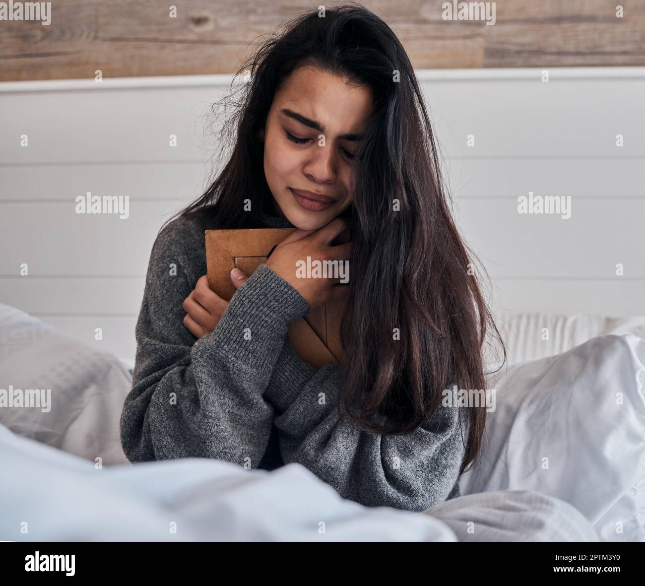 Woman holding photo frame unhappy hi-res stock photography and images ...