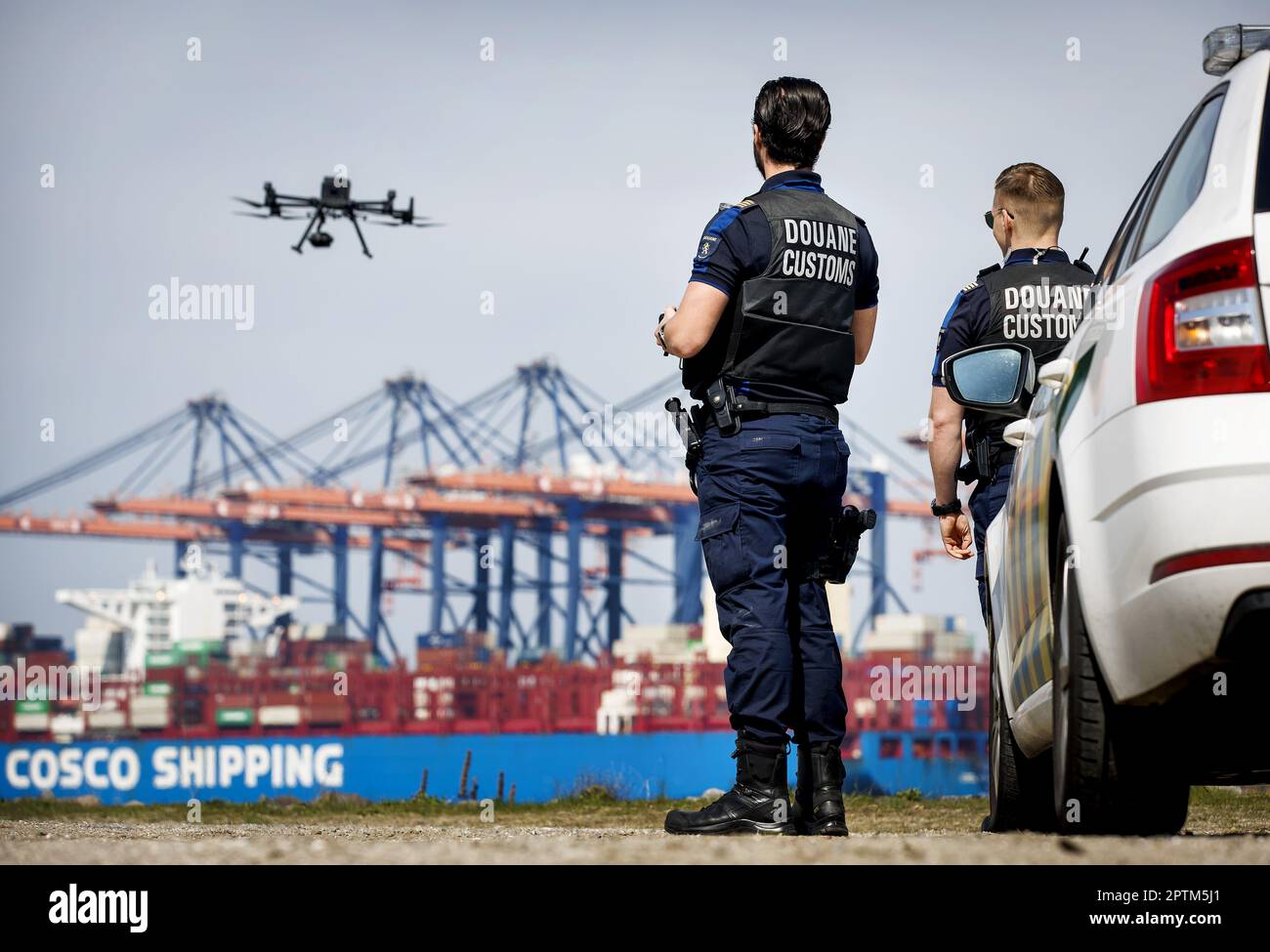ROTTERDAM - Customs officers from the Port of Rotterdam Customs monitor ...